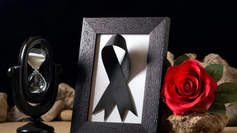 Modelo e influencer de 25 años fue encontrado sin vida en la habitación ...