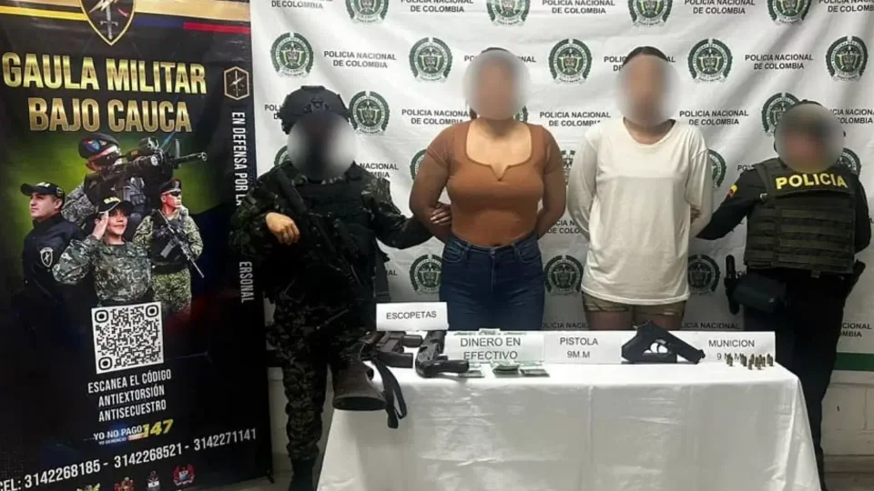 Capturan a dos mujeres, presuntas integrantes del Clan del Golfo con ...