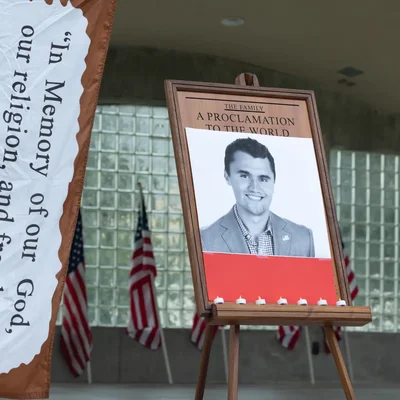 Ofrecen millonaria recompensa para capturar al asesino de Charlie Kirk ...