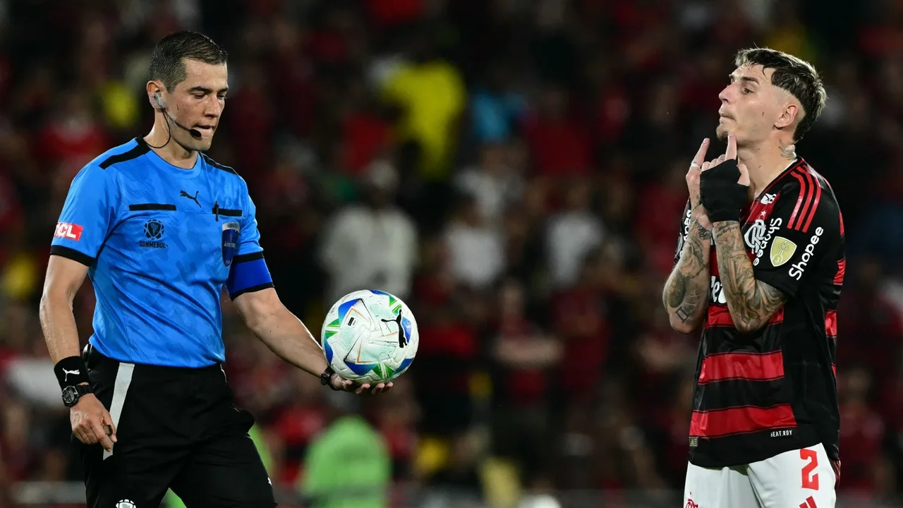 Conmebol se pronunció y reconoció error de Andrés Rojas en Libertadores ...