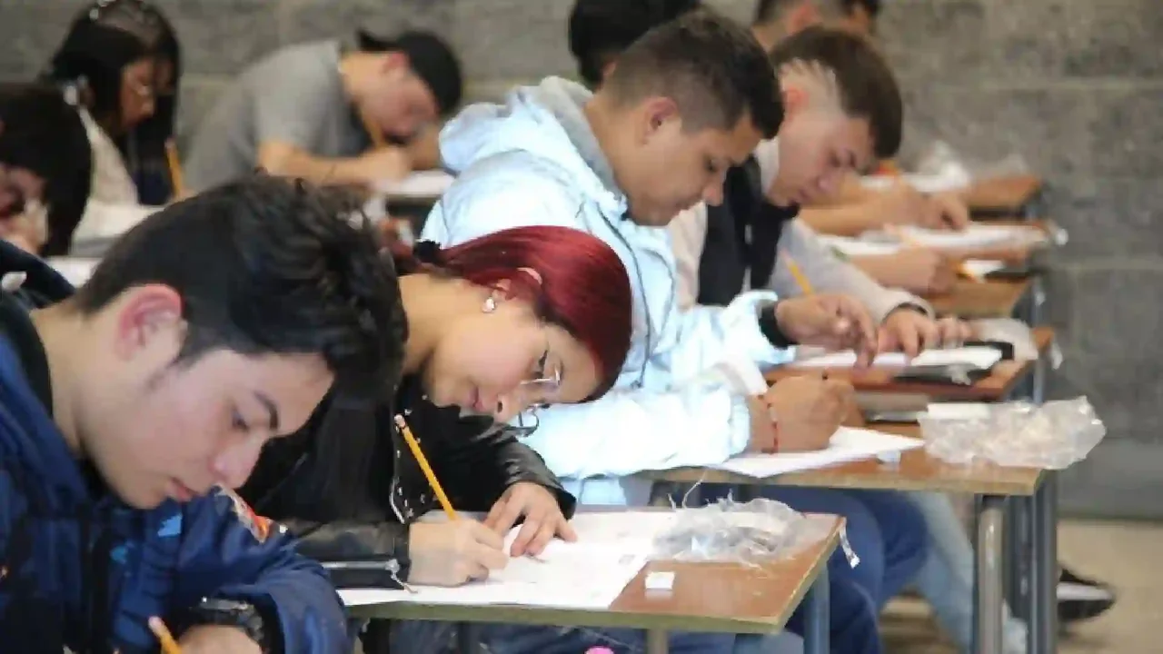 Estudiante hace historia tras lograr puntaje perfecto en el ICFES 2025 ...