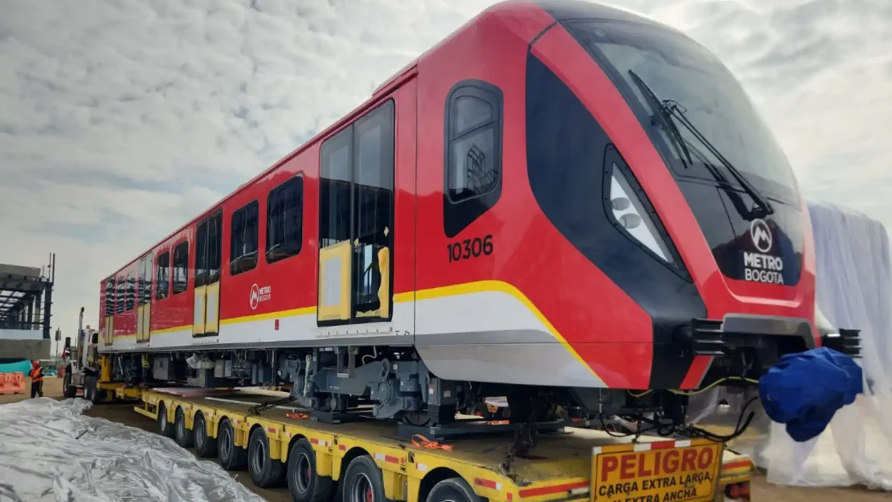 Alcalde Carlos Fernando Galán confirmó la llegada del tercer tren del ...