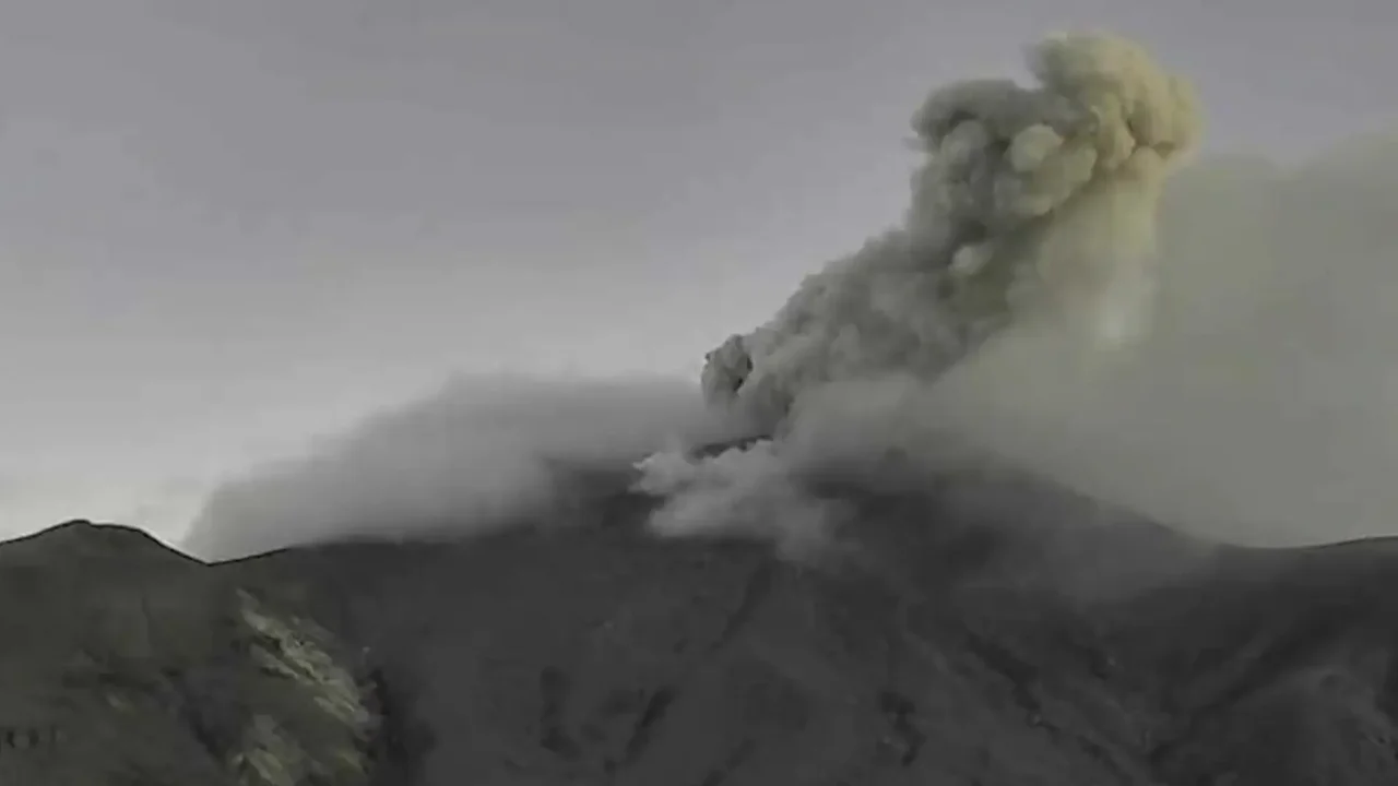 Experto explicó qué podría venir tras la expulsión de ceniza del volcán ...