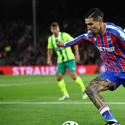 Daniel Muñoz conquistó prestigioso reconocimiento en la Premier League ...