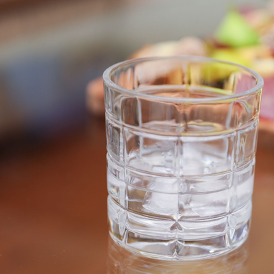 ¿Beber agua durante o después de la comida?: expertos revelan lo mejor ...