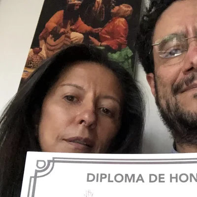 Ella es Pilar Rueda, la esposa del candidato presidencial Iván Cepeda ...