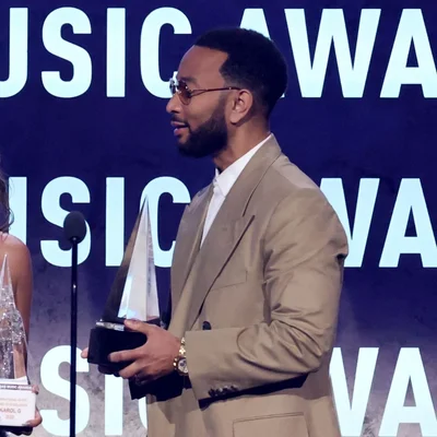 Karol G fue reconocida en los AMAs 2026 por su excelencia: recibió ...