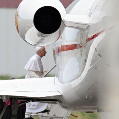 El papa León XIV regresa a Roma en avión del rey Felipe VI tras ...