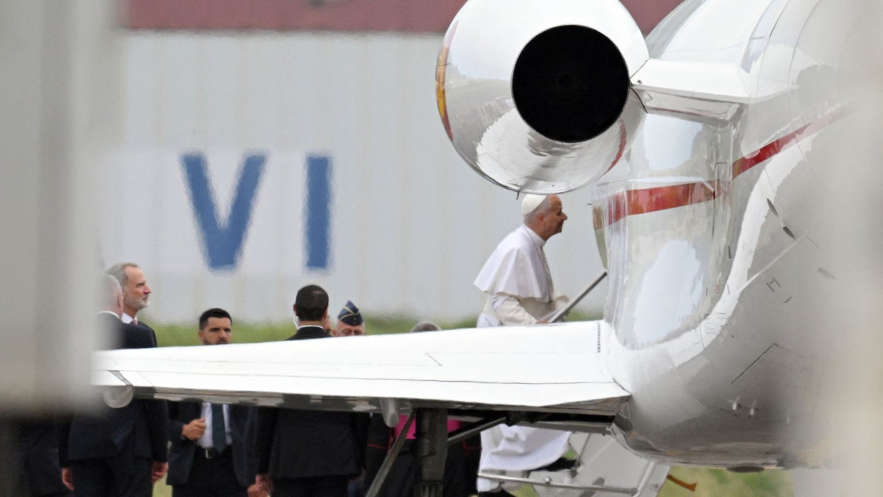 El papa León XIV regresa a Roma en avión del rey Felipe VI tras ...
